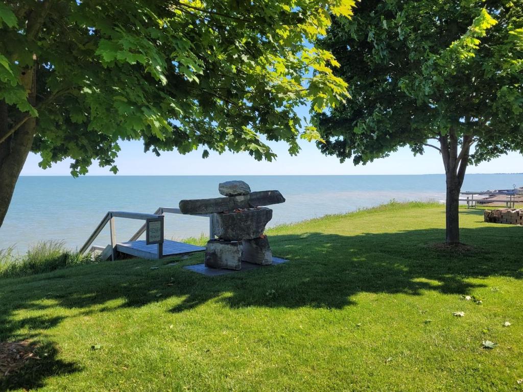SUNRISE BAY with panoramic view of Lake Erie, Wheatley (precios ...