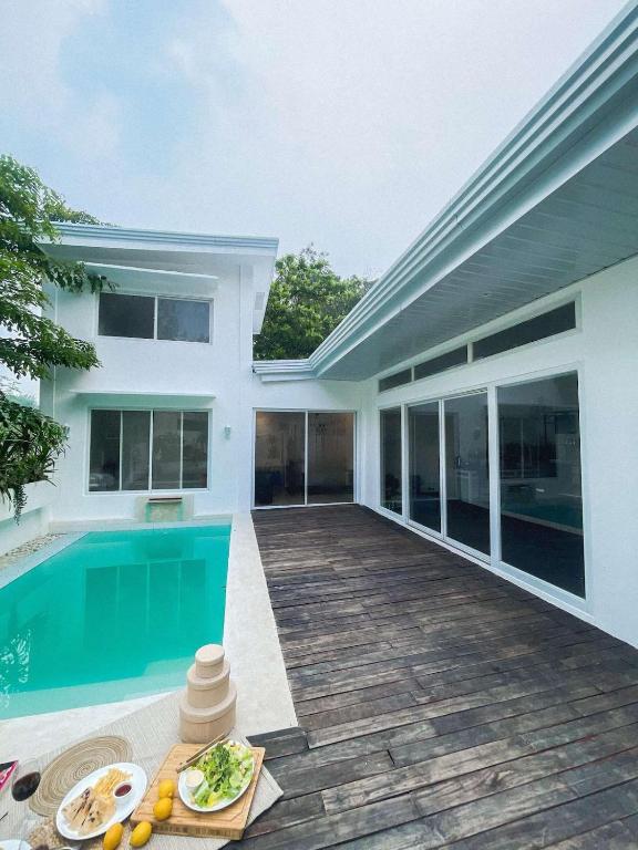 Private Beach Villa in Zambales, Sampong (updated prices 2026)