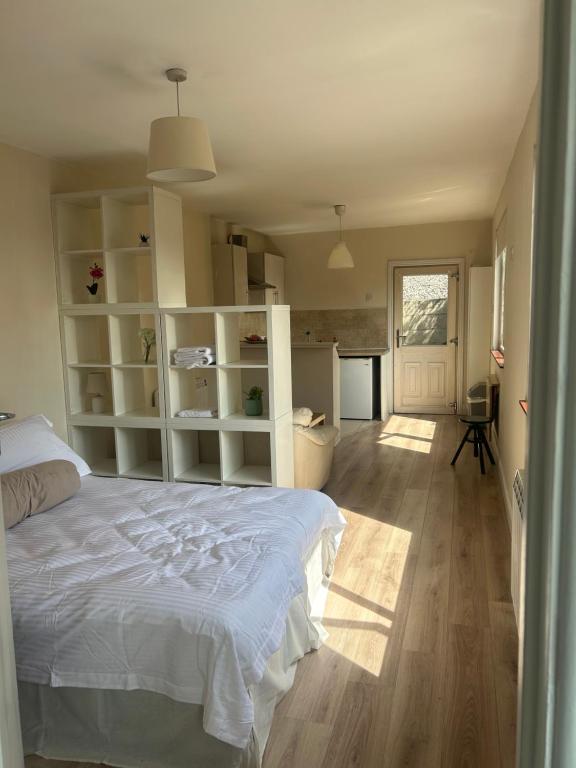 Small, perfectly formed studio, Dublin (updated prices 2025)