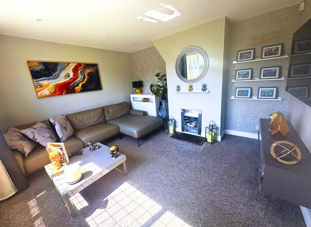 Deva Vale View 3 bed luxury house, Saltney (updated prices 2025)