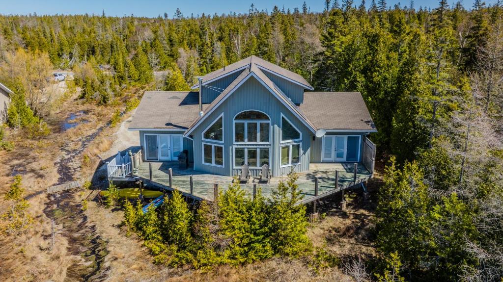 Driftwood Luxe Lakefront Retreat - Tobermory, Tobermory (updated prices ...