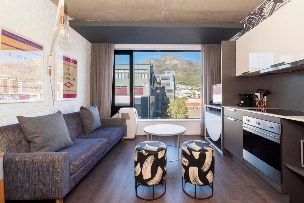 Scarlet Comfort at the Wex, Cape Town (updated prices 2026)
