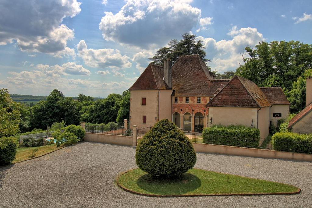 Manoir de Rousson, Saint-Loup-des-Chaumes (tarifs actualisés, 2026)