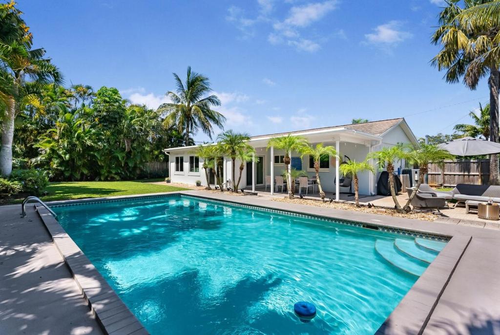 Stunning Tropical Heated Pool House Near The Beach, Boynton Beach ...