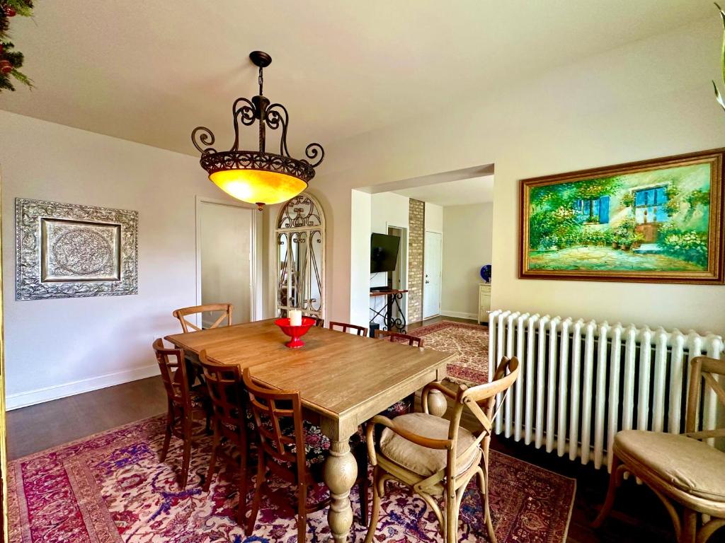 Grace Adventure House, Walk to Port, Shops, Beach, Port Washington ...