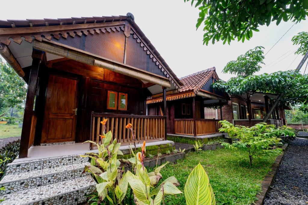 De Gentong Guest House & Cafe By Akasha, Dadapan (updated prices 2025)