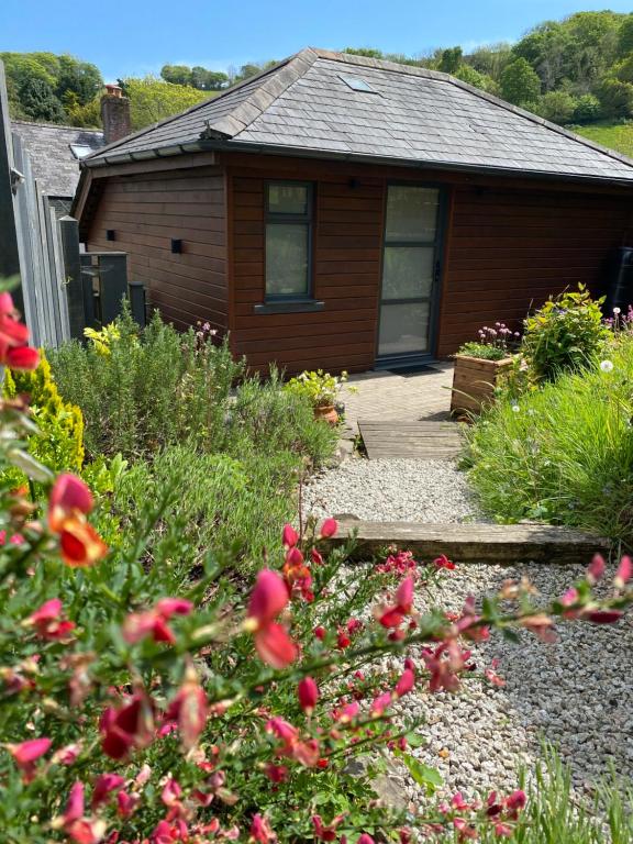 Cedar Lodge, Torpoint (updated prices 2026)