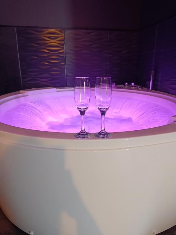 jacuzzi, massage table, relaxation, wedding, loveroom, Wizernes (preços ...