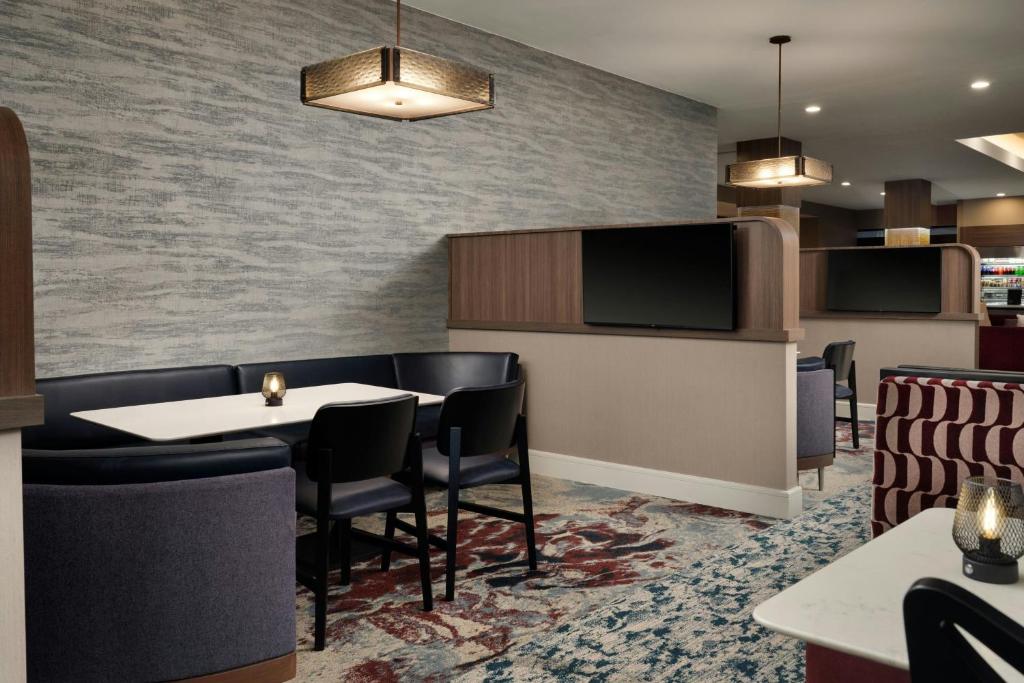Courtyard by Marriott Dallas DFW Airport North/Grapevine, Grapevine ...