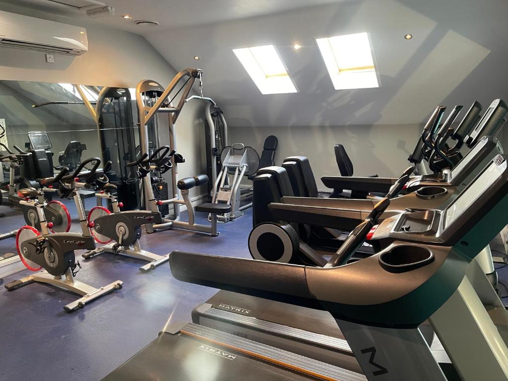 Retallack hot tub lodge - 4 ensuites - luxury stay, Saint Columb Major ...