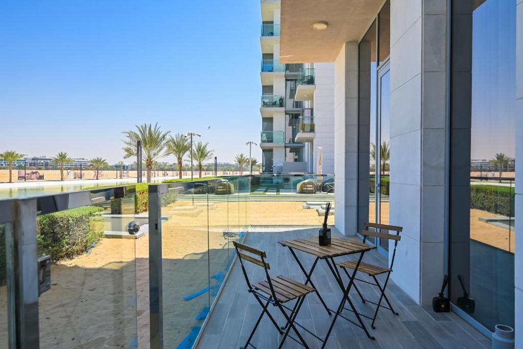 Crystal Escape 1BR Lagoon Access, Dubai (updated prices 2025)