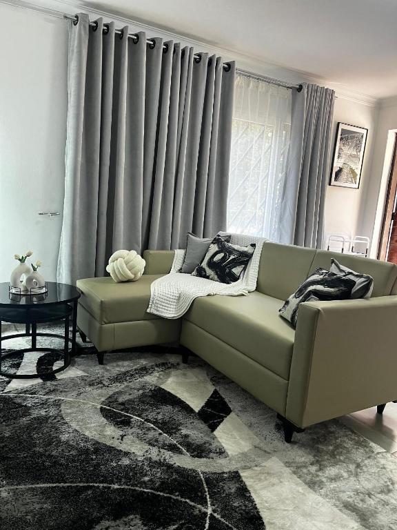 Cozy Home on Rocks, Mwanza (updated prices 2025)