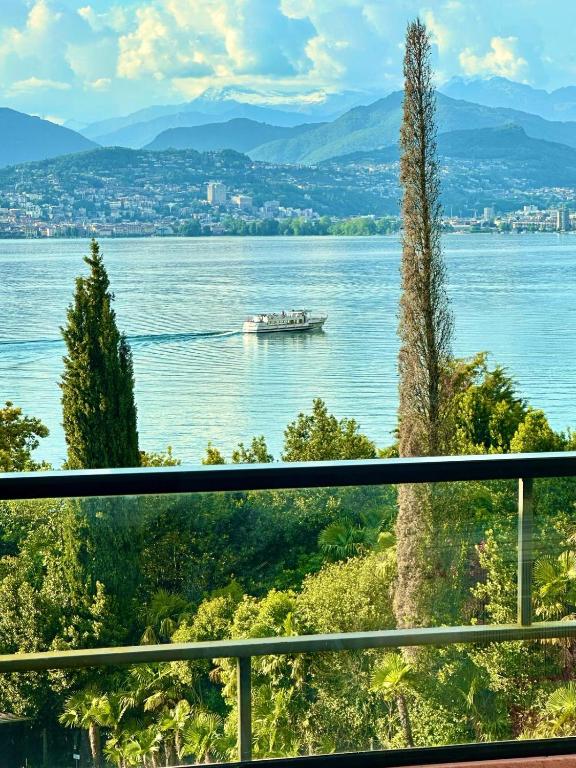MIRALAGO -Wonderful Lake view, Bissone (updated prices 2025)