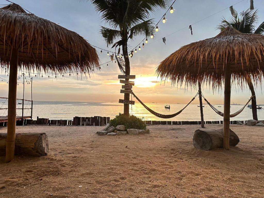 Golden Dragon Beach Resort Pattaya (Bang Lamung), Pattaya Central ...