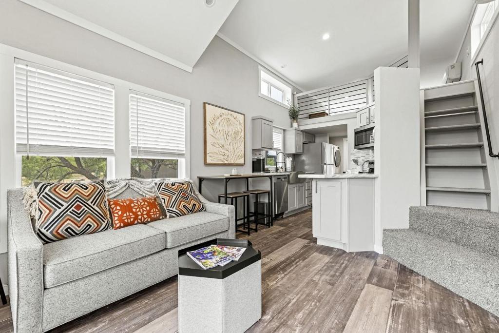 Wonderful Cabin with Waterfront Views and Fire Pit in Fredericksburg ...