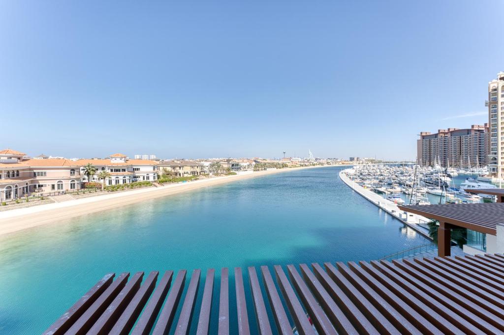 Octopus - Iconic Palm Studio With Views, Dubai (updated prices 2026)
