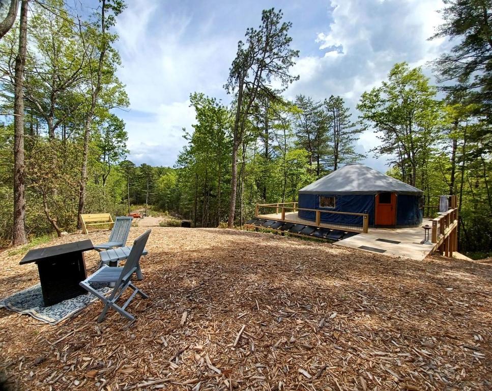 Off-Grid Yurt with Outdoor Kitchen and Shower in North Carolina، Lake ...