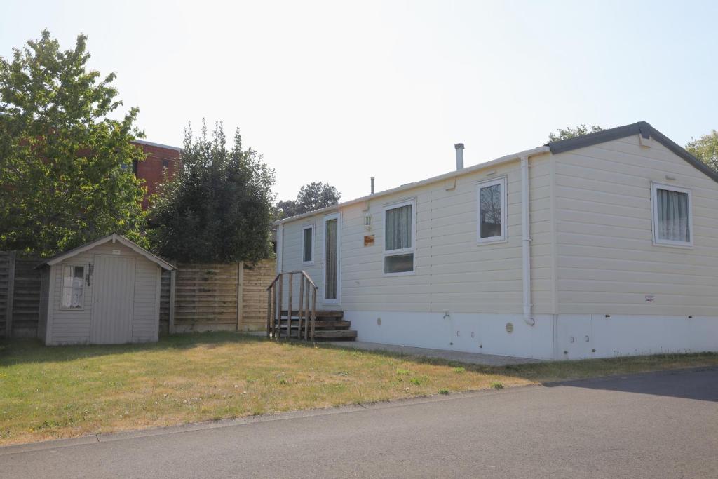Cozy caravan on small campsite near woods & sea, De Haan (updated ...