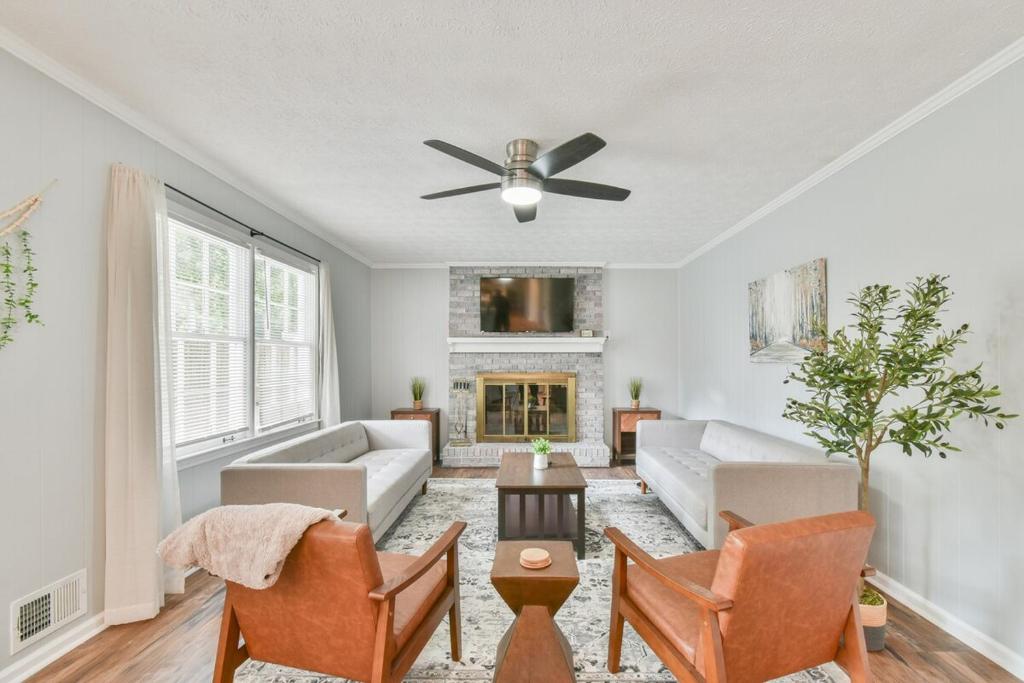 Cozy Home with Arcade, Ping Pong & Fenced Backyard, Lawrenceville ...