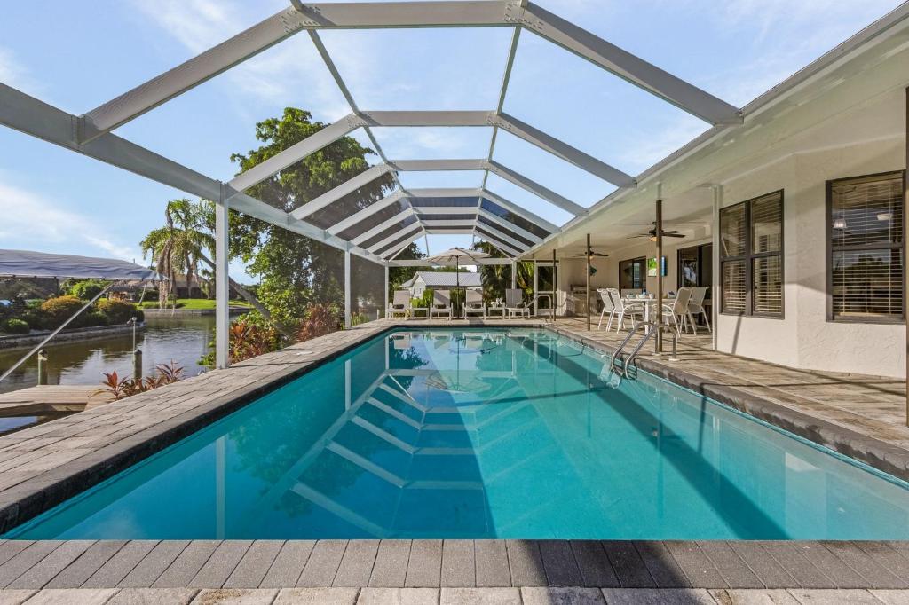 Villa Blue Marlin Waterfront Pool Dock Retreat, Cape Coral (tarifs ...