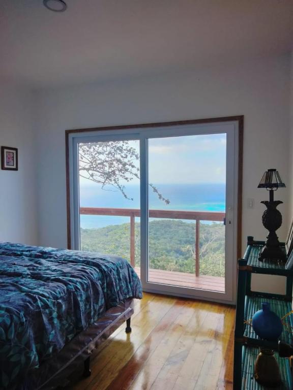 Oasis by Tres Flores, Roatán (updated prices 2026)