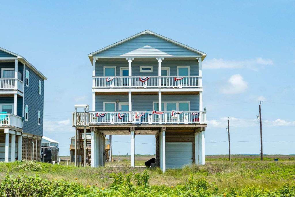 Nana & Pops Beachfront Home - Family Friendly, Surfside Beach (updated ...