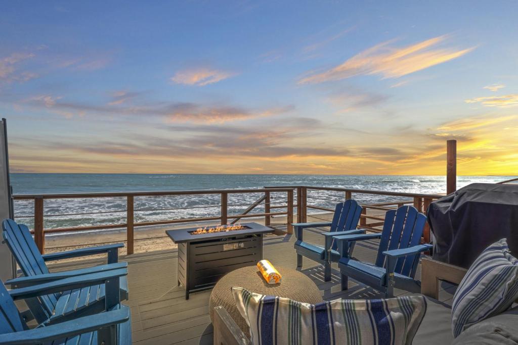 Private beach toes on the Sand Waterworld, Dana Point (updated prices 2025)