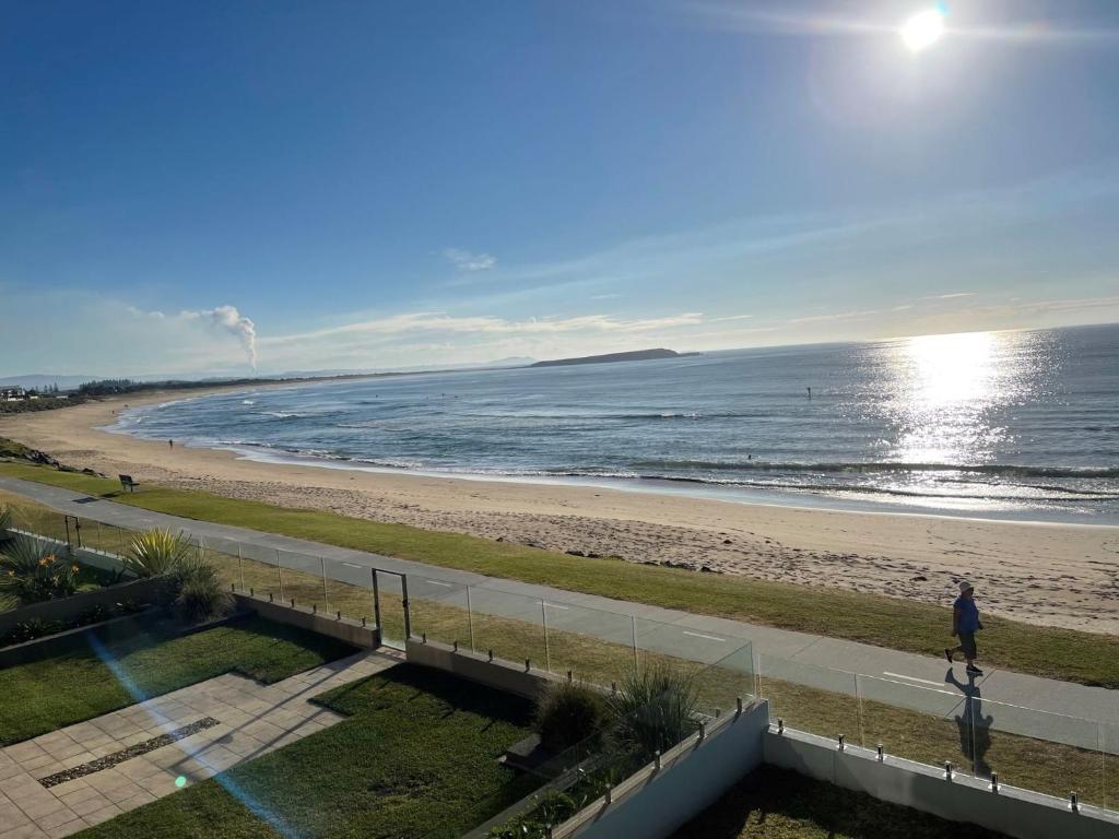 Waves at Warilla, Barrack Point (updated prices 2025)