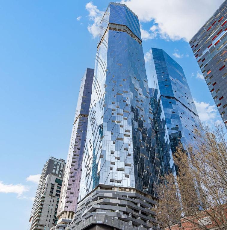 Modern 2BR2Bth wBathtub SthCross WSP-41D, Melbourne (updated prices 2025)