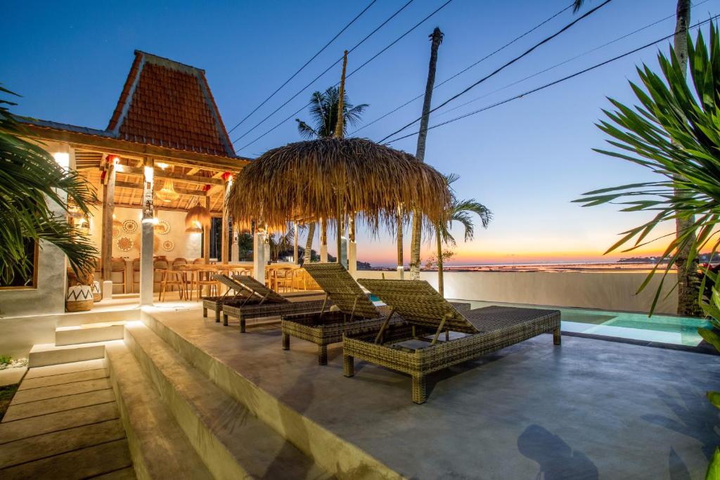 Sunset House Ceningan, 10 person beachview private villa, Nusa ...