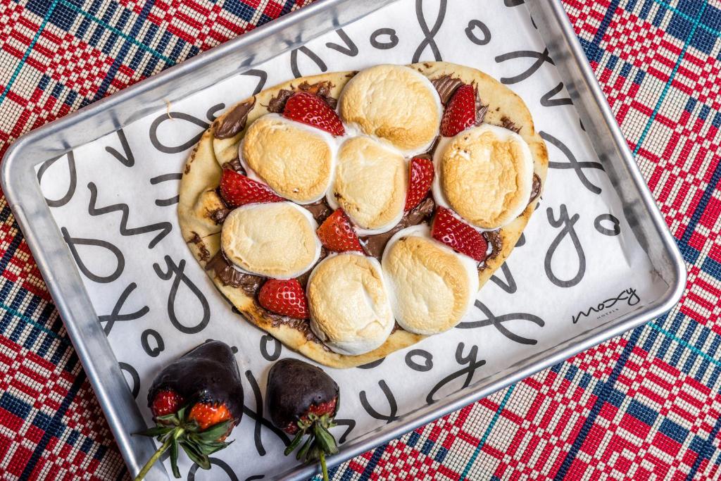 Moxy Cincinnati Downtown, Cincinnati (updated prices 2025)