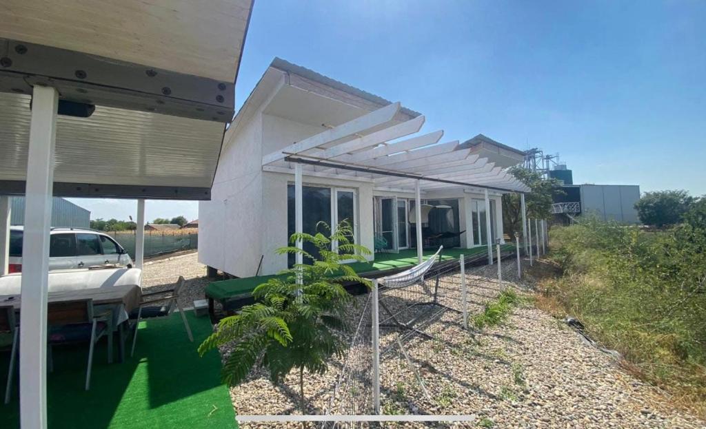 Duna Escape, Basarabi (updated prices 2025)