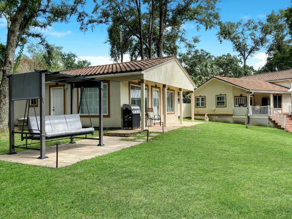 The Lake House, Ferry Pass (updated prices 2025)