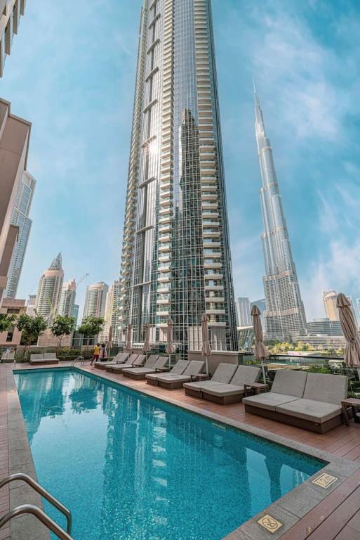 Burj Khalifa View and Dubai Mall walk - 2BR 10 Guests, Dubai (preços ...