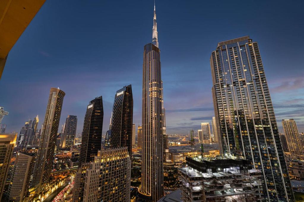 Burj Khalifa View and Dubai Mall Walk - 4BR 14 Guests, Dubaj ...