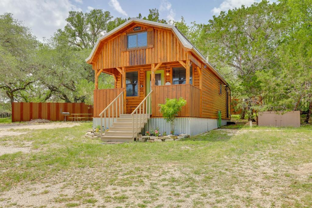 Cozy Couples Cabin Retreat in Concan!, Concan (precios actualizados 2025)