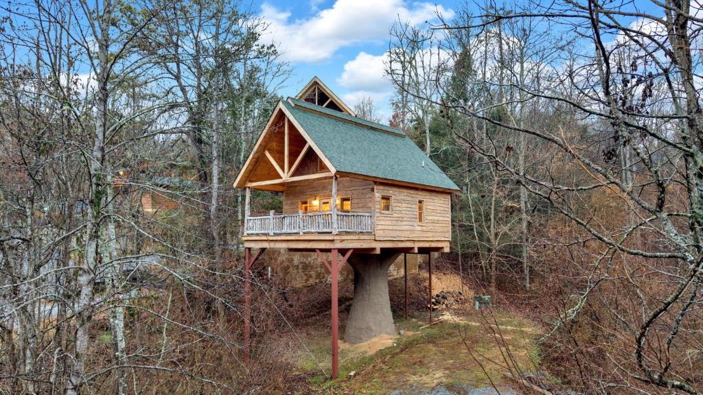 Pigeon Forge Treehouse with Free Tickets to Dollywood, White water ...