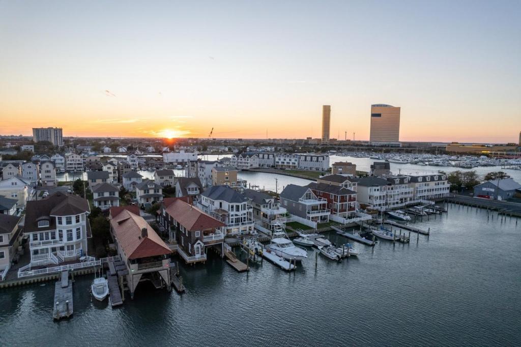 Capone Clubhouse-Al Capone's Historic AC Bay House, Atlantic City ...