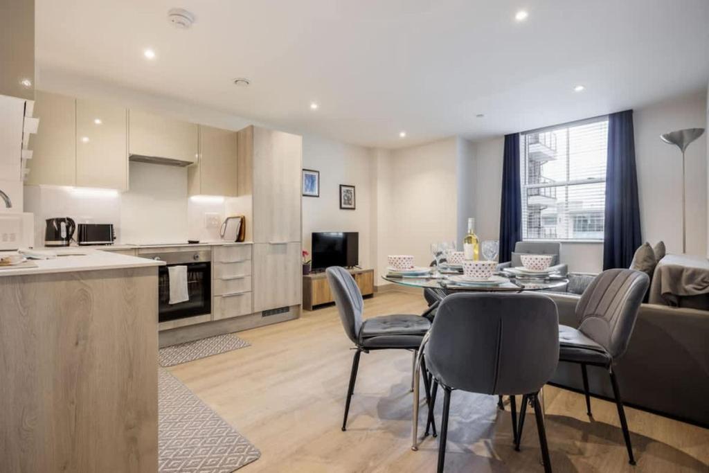 Beau Gite Poole - Moments from Waterfront Restaurants, Poole (updated ...