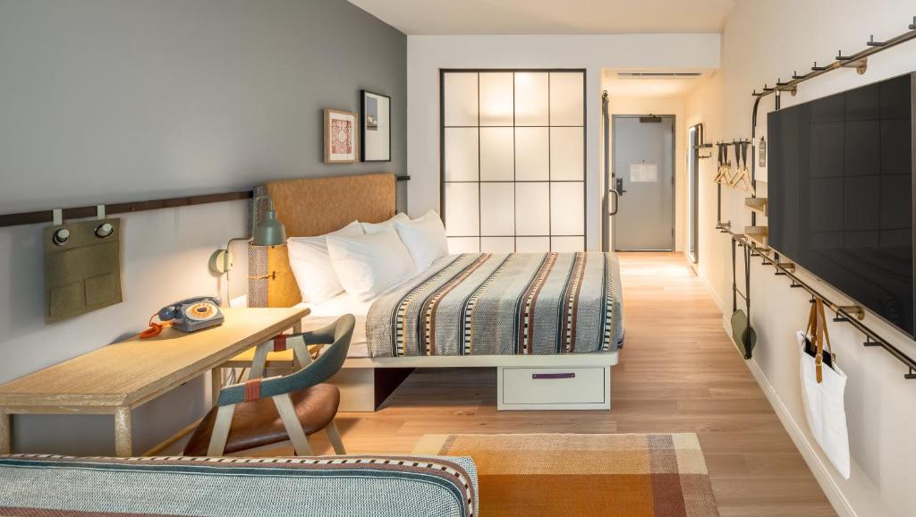Moxy Cincinnati Downtown, Cincinnati (updated prices 2025)