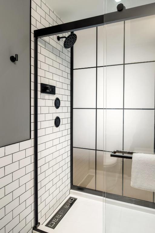 Moxy Cincinnati Downtown, Cincinnati (updated prices 2025)