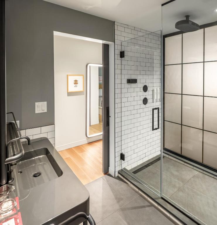 Moxy Cincinnati Downtown, Cincinnati (updated prices 2025)