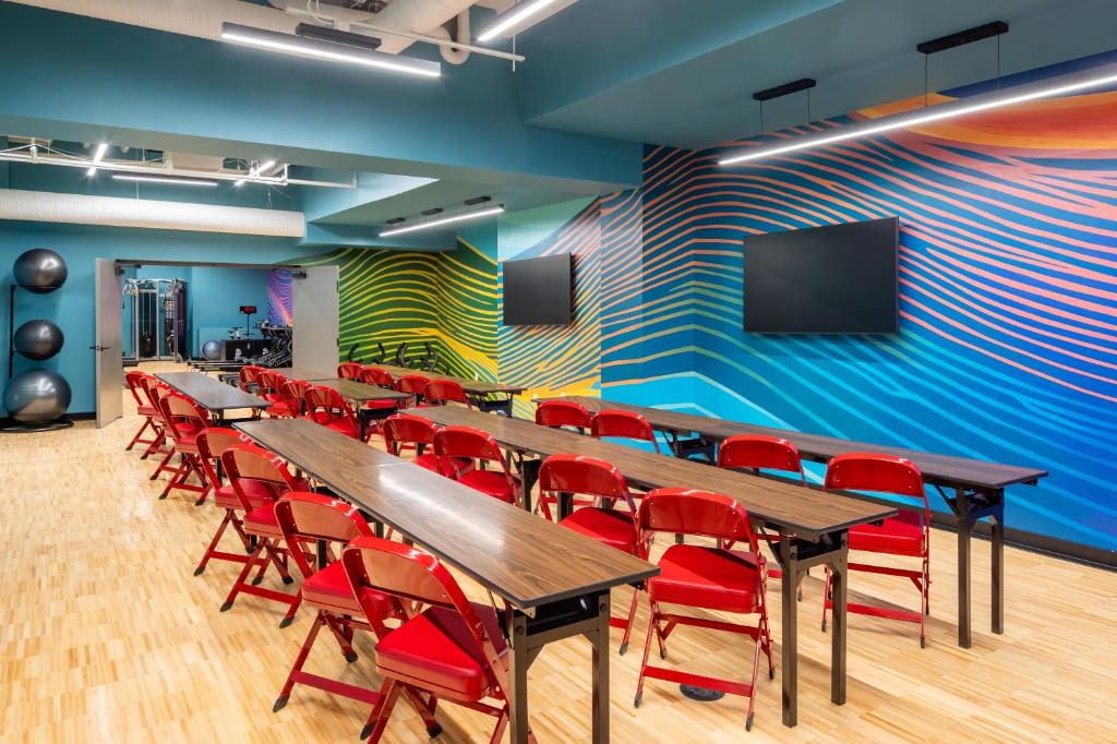 Moxy Cincinnati Downtown, Cincinnati (updated prices 2025)