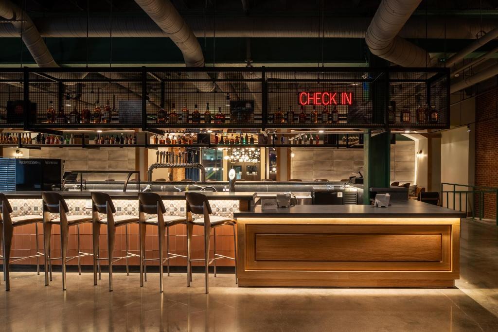 Moxy Cincinnati Downtown, Cincinnati (updated prices 2025)