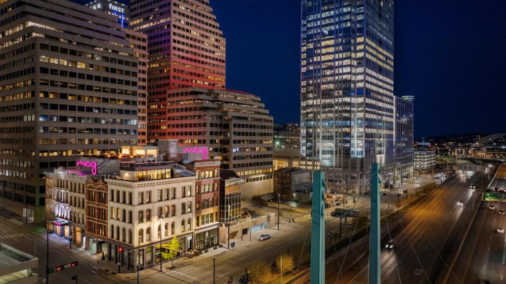 Moxy Cincinnati Downtown, Cincinnati (updated prices 2025)