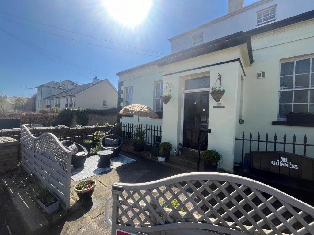 Buttercup Cottage, Dundrum (updated prices 2025)