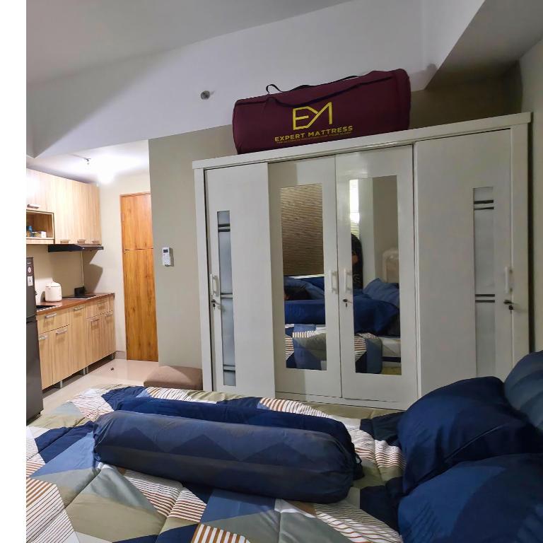 Paul's LRT City Jatibening with Swimming Pool View, Kaliastana की (2026 ...