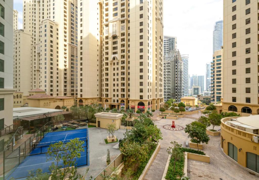 Panoramic sea view & Dubai Eye, Mins to JBR beach, Dubai (updated ...