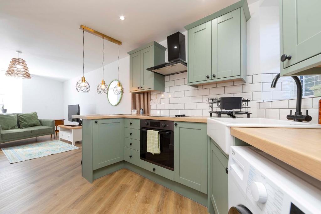 Cosy-Cute Miner's Cottage on the Taff Trail, Merthyr Tydfil (updated ...