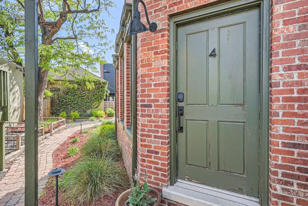 The Outlaw's Hideout Studio Heart of Rino, Denver (updated prices 2025)